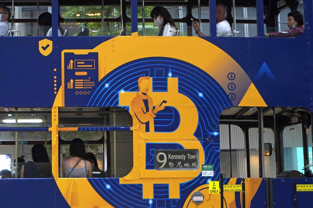 البيتكوين تتعافى وتستعيد مستوى 65 ألف دولار قبيل «التنصيف صحيفة الخليج