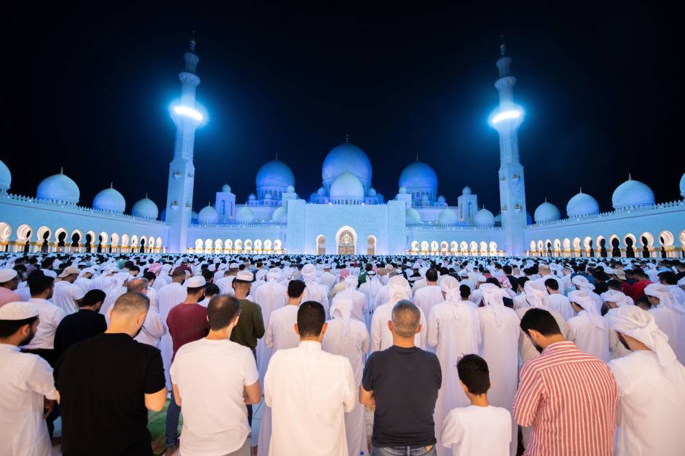 لأول مرة منذ افتتاحه أكثر من 60 ألف مصلٍ أحيوا ليلة 27 رمضان بجامع