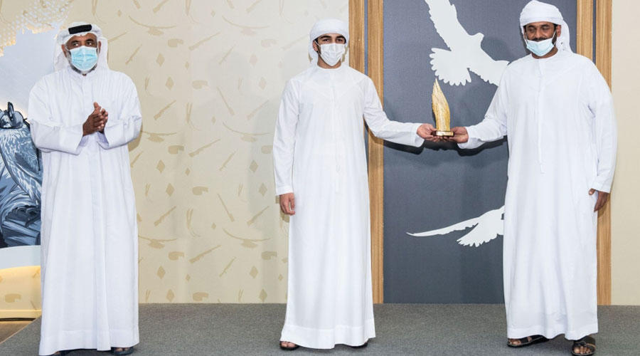 محمد بن راشد بن محمد آل مكتوم يتوج «النخبة» في «فخر الأجيال للصيد ...