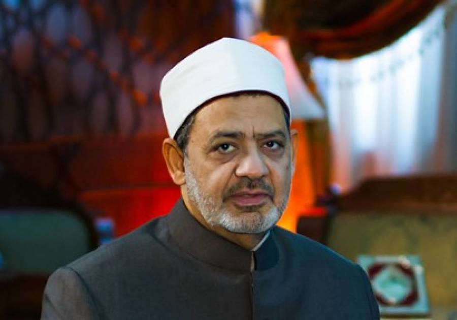 شيخ الأزهر يدين قتل رجل دين مسيحي في الإسكندرية | صحيفة الخليج