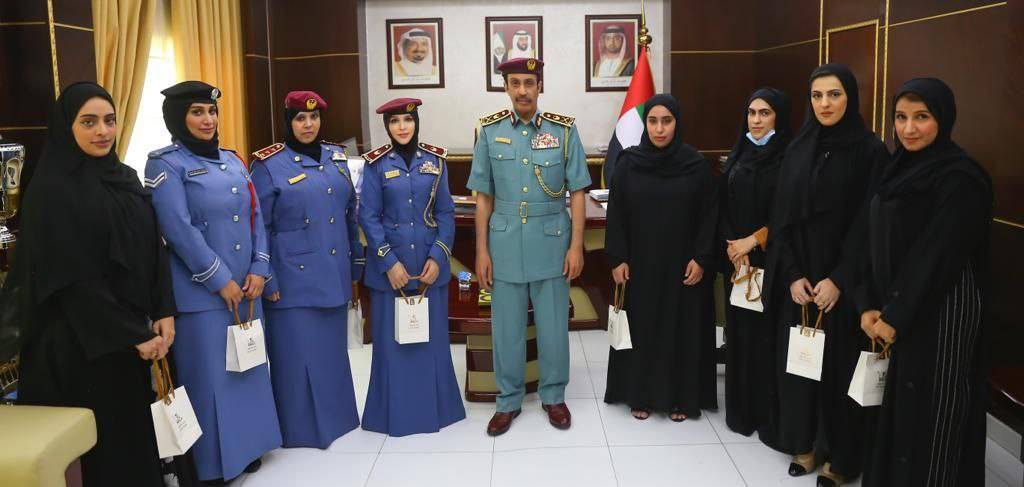 شرطة عجمان تنشر السعادة بين موظفاتها صحيفة الخليج