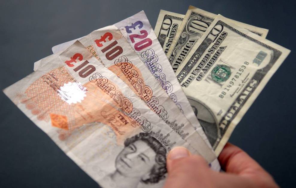 الجنيه الإسترليني يتراجع أمام الدولار لأدنى مستوياته منذ 37 عاماً