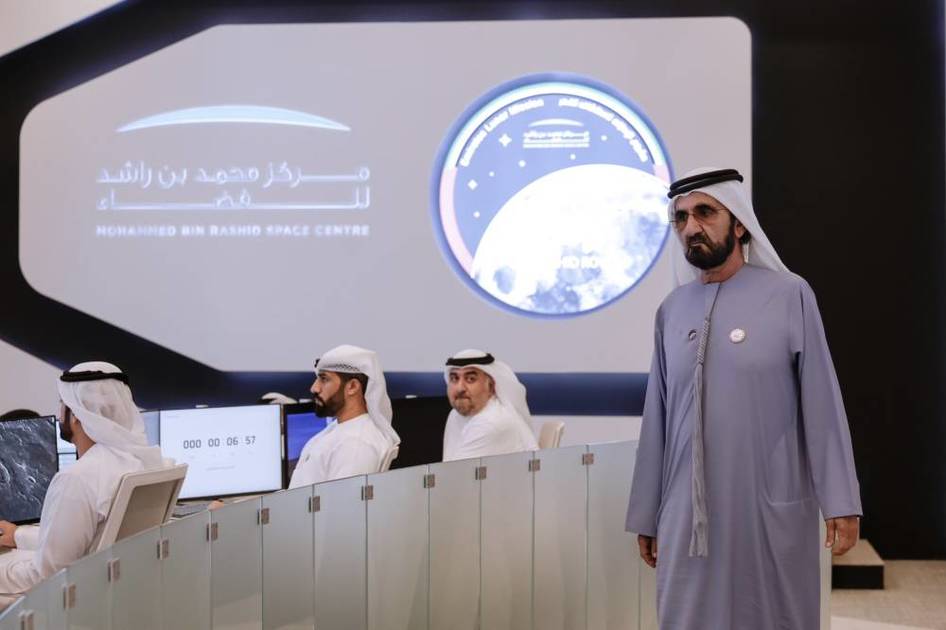 محمد بن راشد المستكشف «راشد بدأ دخول مدار القمر صحيفة الخليج