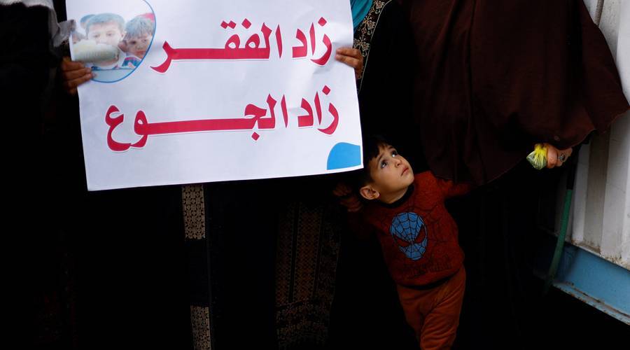 بسبب نقص التمويل «الأغذية العالمي يعلق مساعداته للفلسطينيين صحيفة