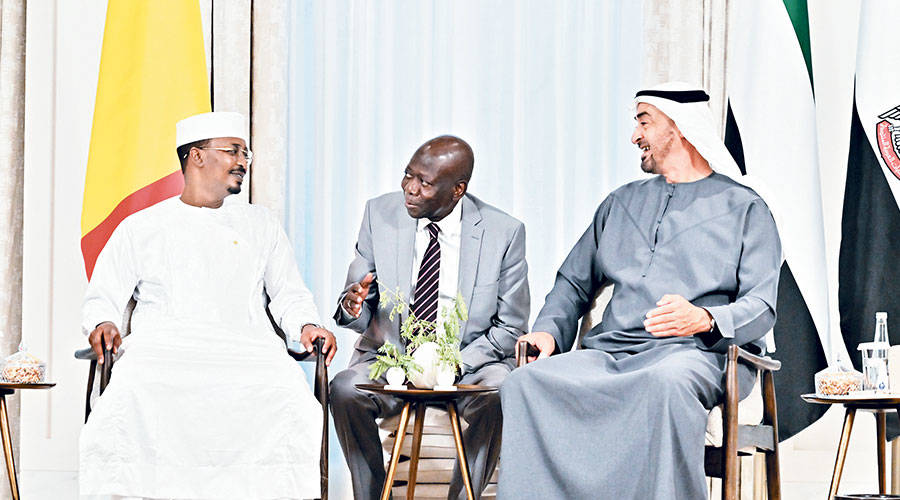 محمد بن زايد ورئيس تشاد يشهدان تبادل اتفاقيات ومذكرات تفاهم صحيفة الخليج