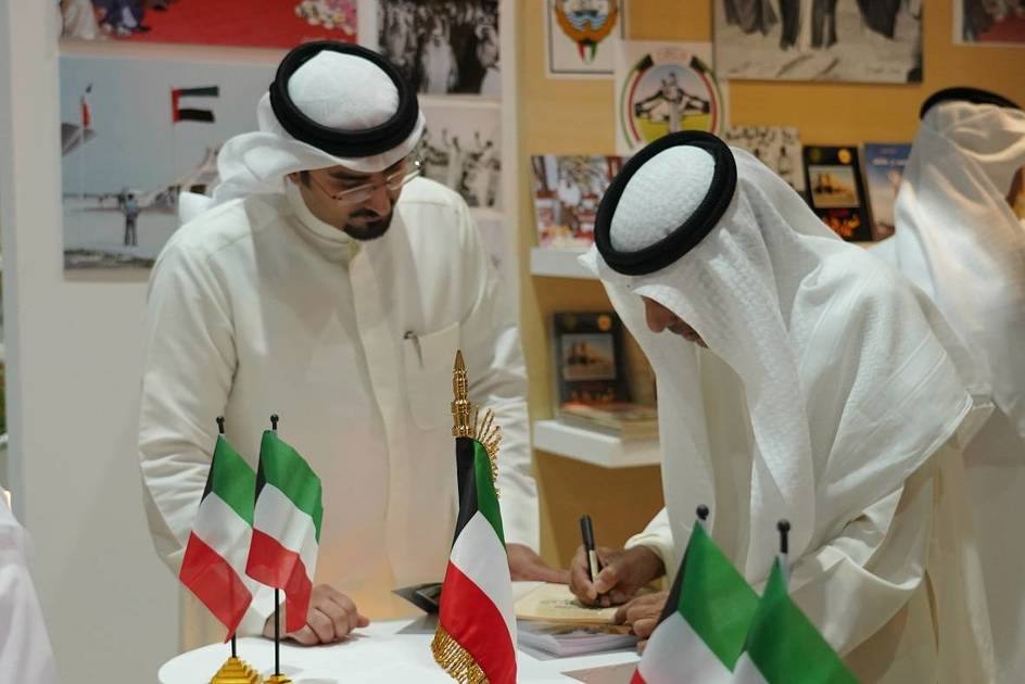 مهرجان أبوظبي للشعر يربط الأجيال بموروثهم الثقافي | صحيفة الخليج