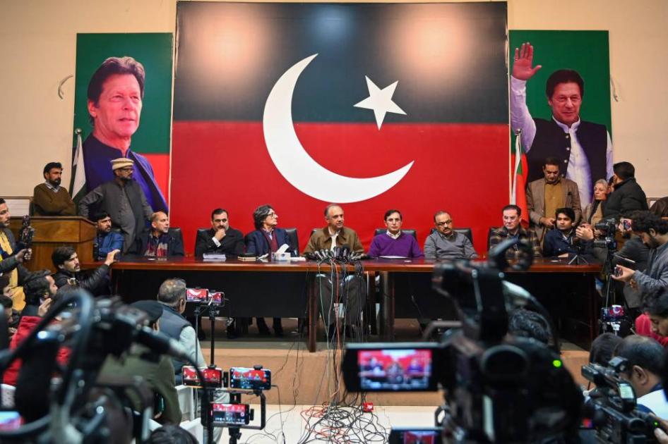 أنصار عمران خان يشكلون تحالفاً في باكستان صحيفة الخليج