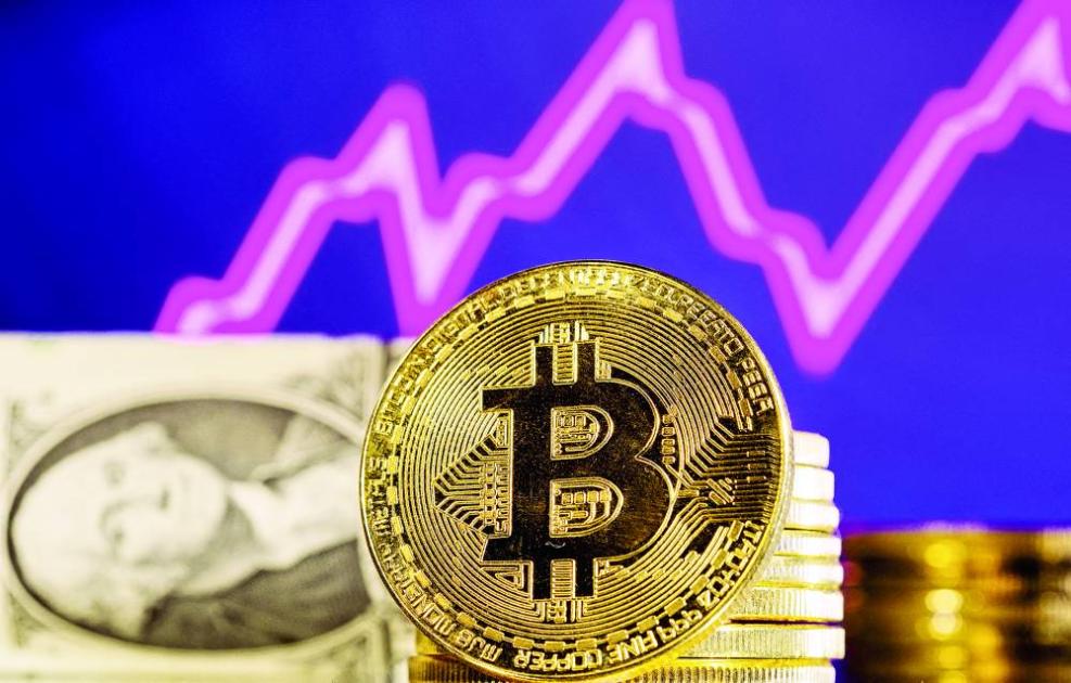 الـ «بيتكوين تهوي بعد ملامسة 73 ألفاً صحيفة الخليج
