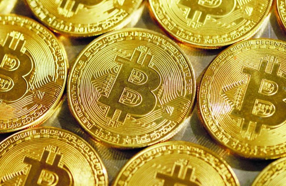 صحيفة الخليج الإماراتية البيتكوين تتراجع إلى 62535 دولاراً صحيفة