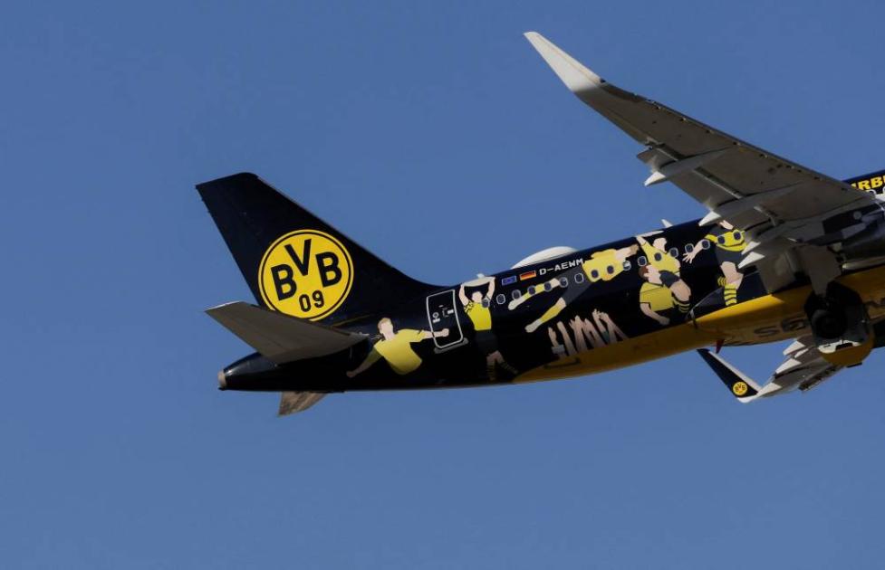 طائرة ألمانية تتزين بصور لاعبي دورتموند | صحيفة الخليج