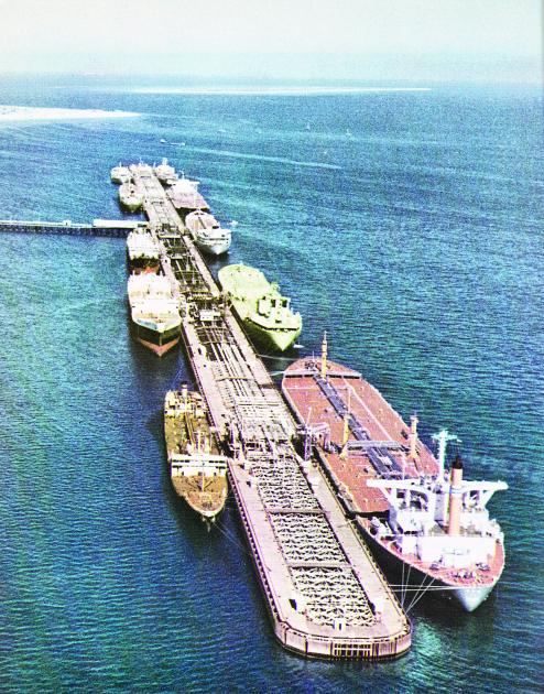 النفط يقفز 8% في أكبر مكاسب أسبوعية منذ يناير 2023 | صحيفة الخليج